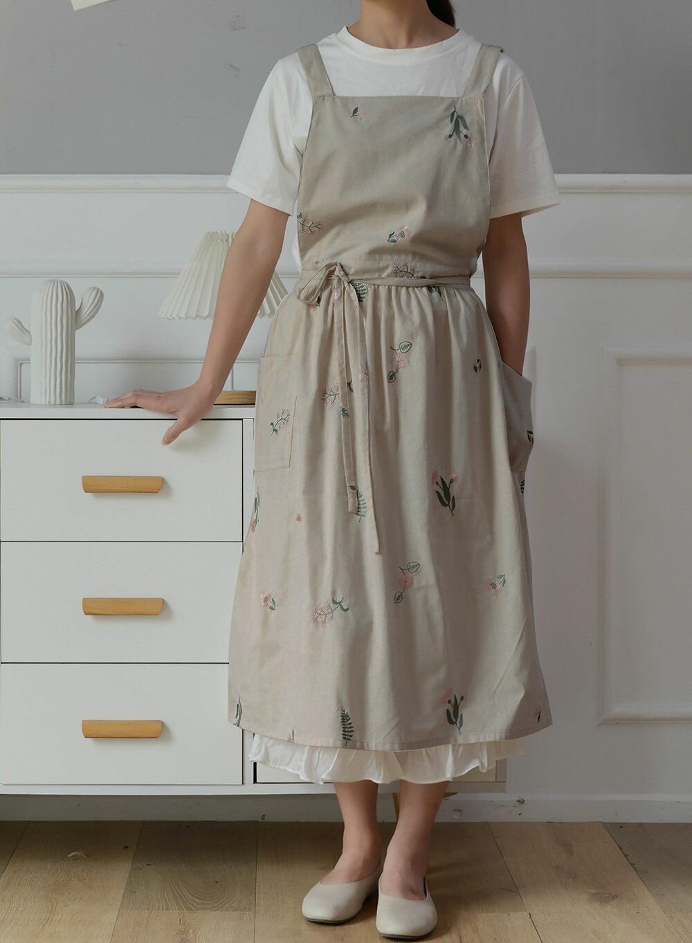 Хлопковый фартук с вышивкой