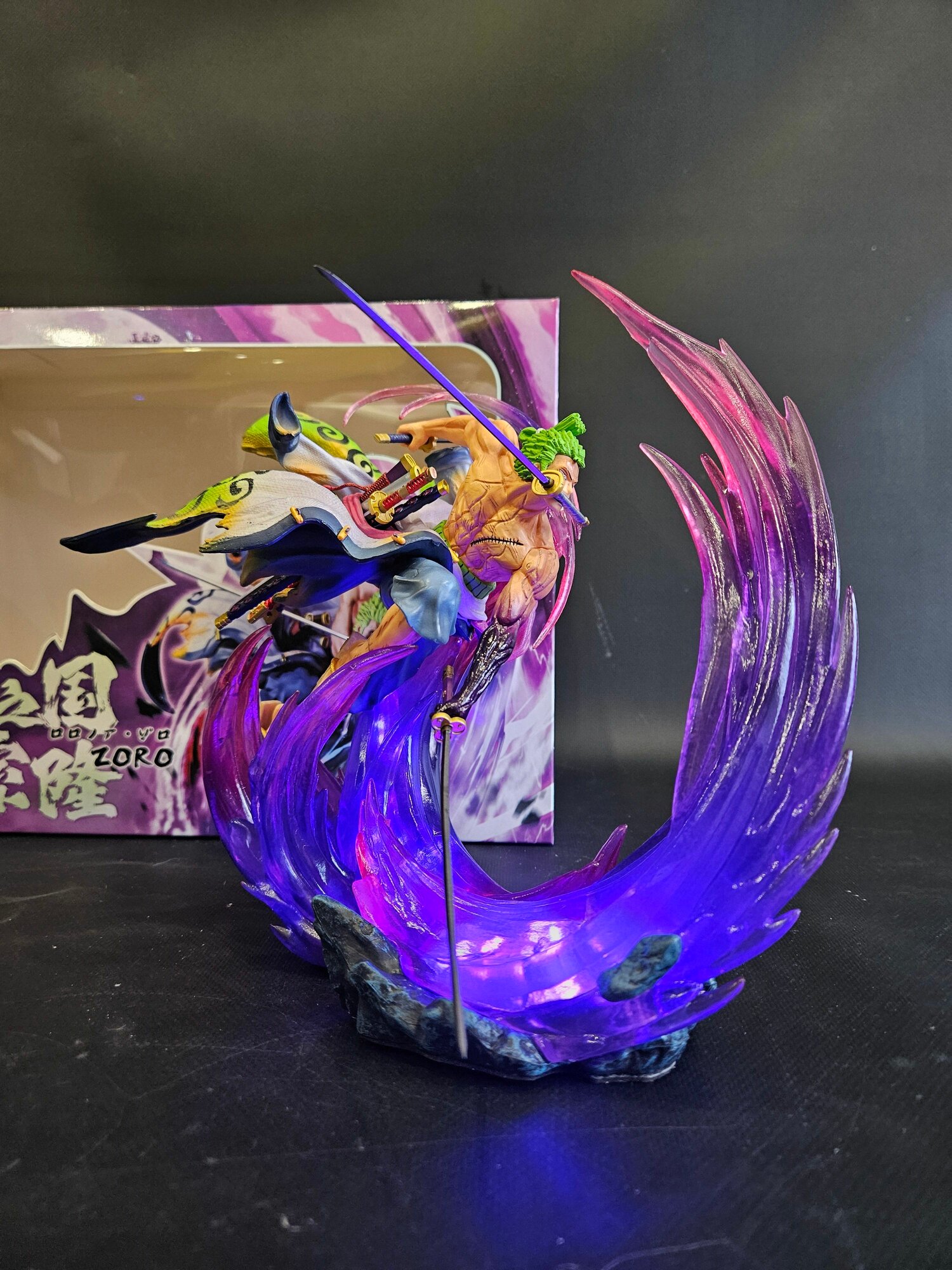 Аниме фигурка One Piece. Большой куш, Zoro/Зоро, с подсветкой (фиолетовый) 24см