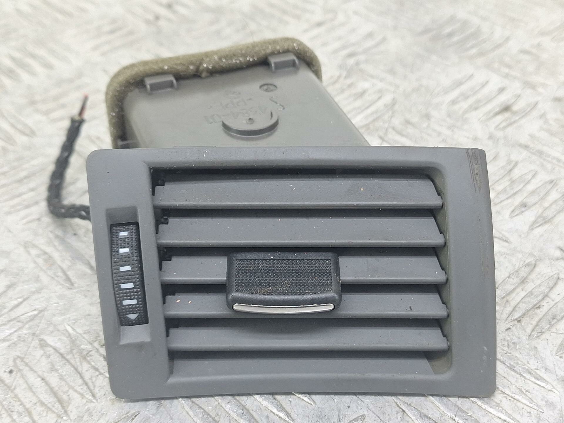 Дефлектор обдува салона Audi A4 B7 2006 8E0820902F