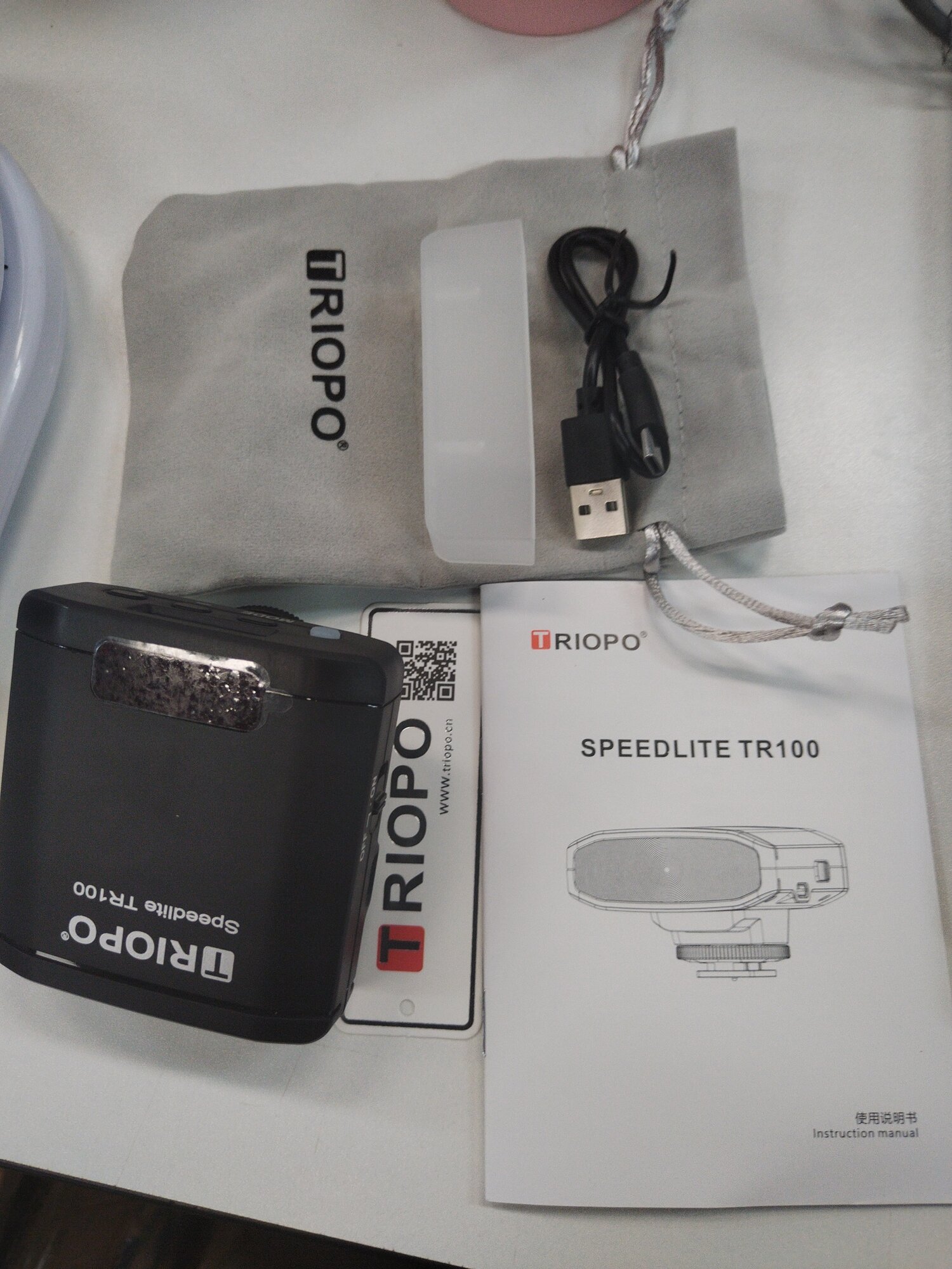 TRIOPO TR100 Универсальная мини-вспышка для камеры GN12 Накамерная вспышка 5600K Speedlite Время перезарядки 0,1-1,8 с Ручной/автоматический режим Встроенная сменная батарея для камер Canon Nikon Sony Olympus Panasonic Pentax