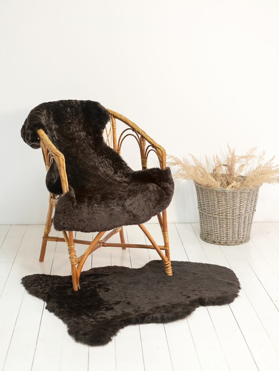 Натуральная новозеландская шкура овцы "муар" высшего сорта Shkura-Dekor шоколадная