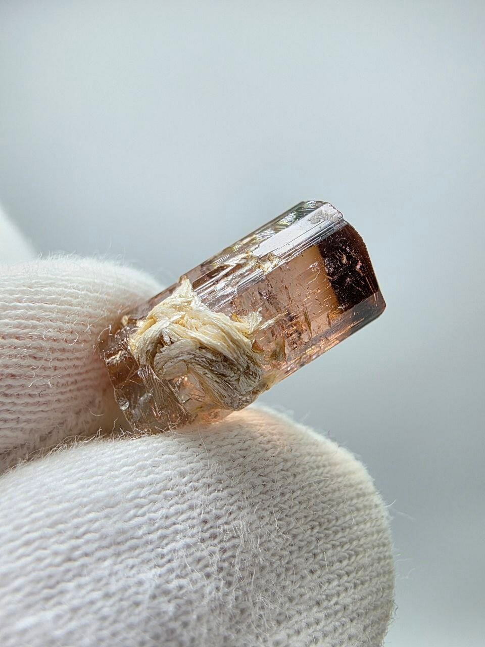 Кристалл турмалина 15 мм, 2.06 г.