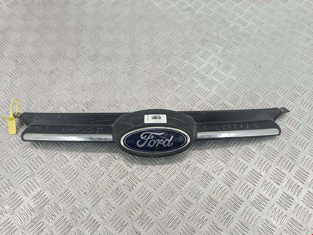 Решетка радиатора Ford Focus 3 BM51BA133B арт. 2272957