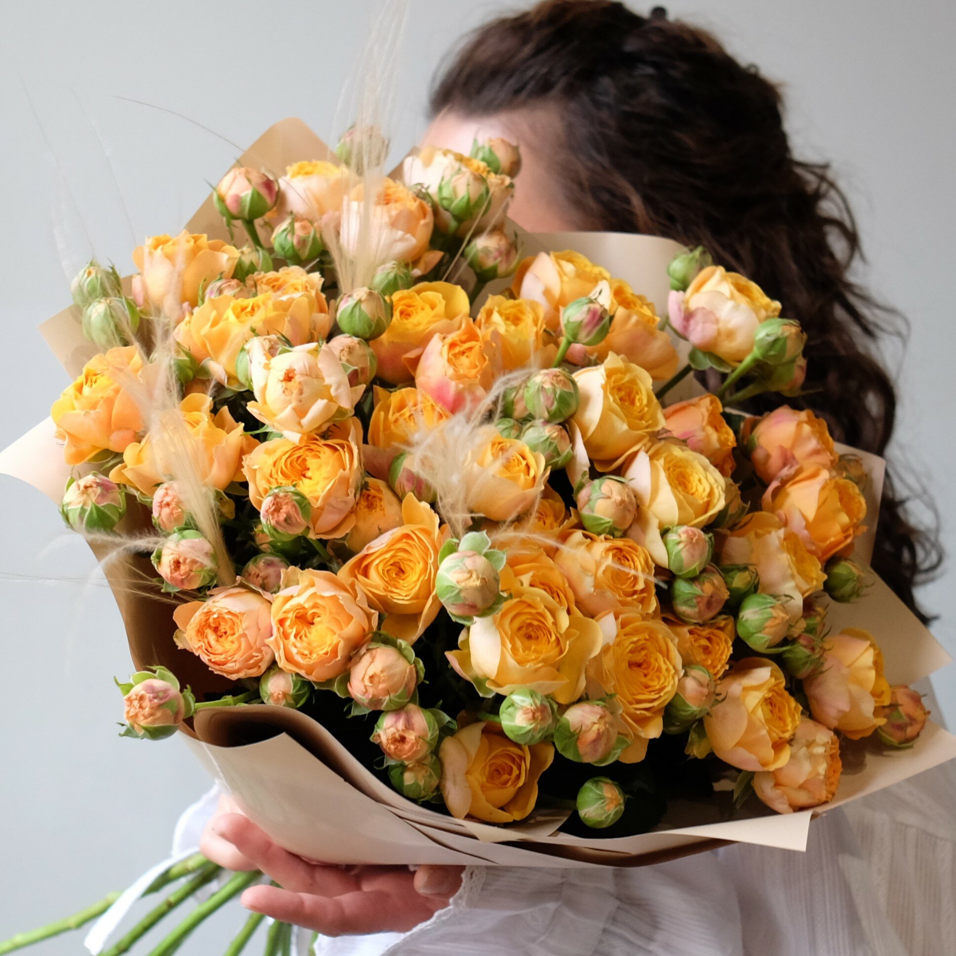 Моно букет из 9 веток пионовидной кустовой розы Ларок, ВеснаFlowers