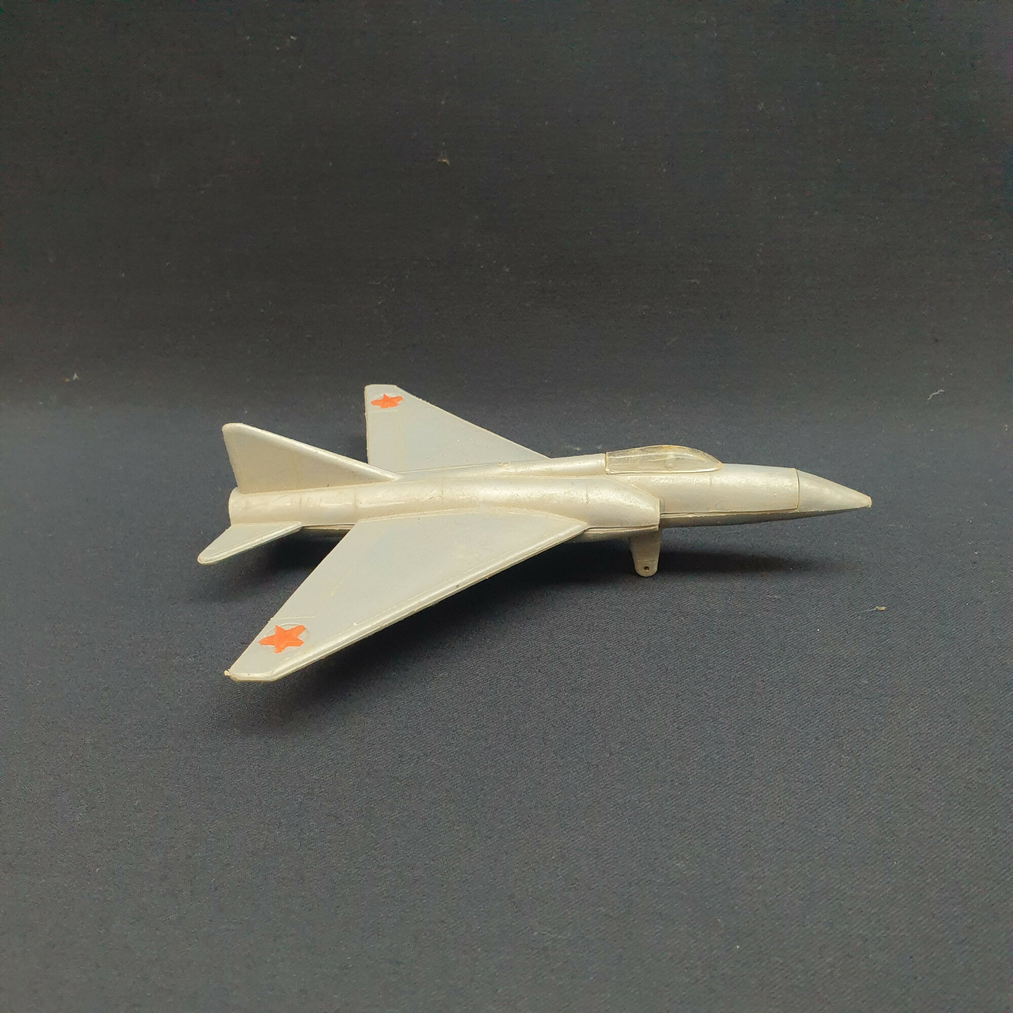 Винтажная игрушка СССР. Пластиковая модель самолета с красными звездами, советский сувенир