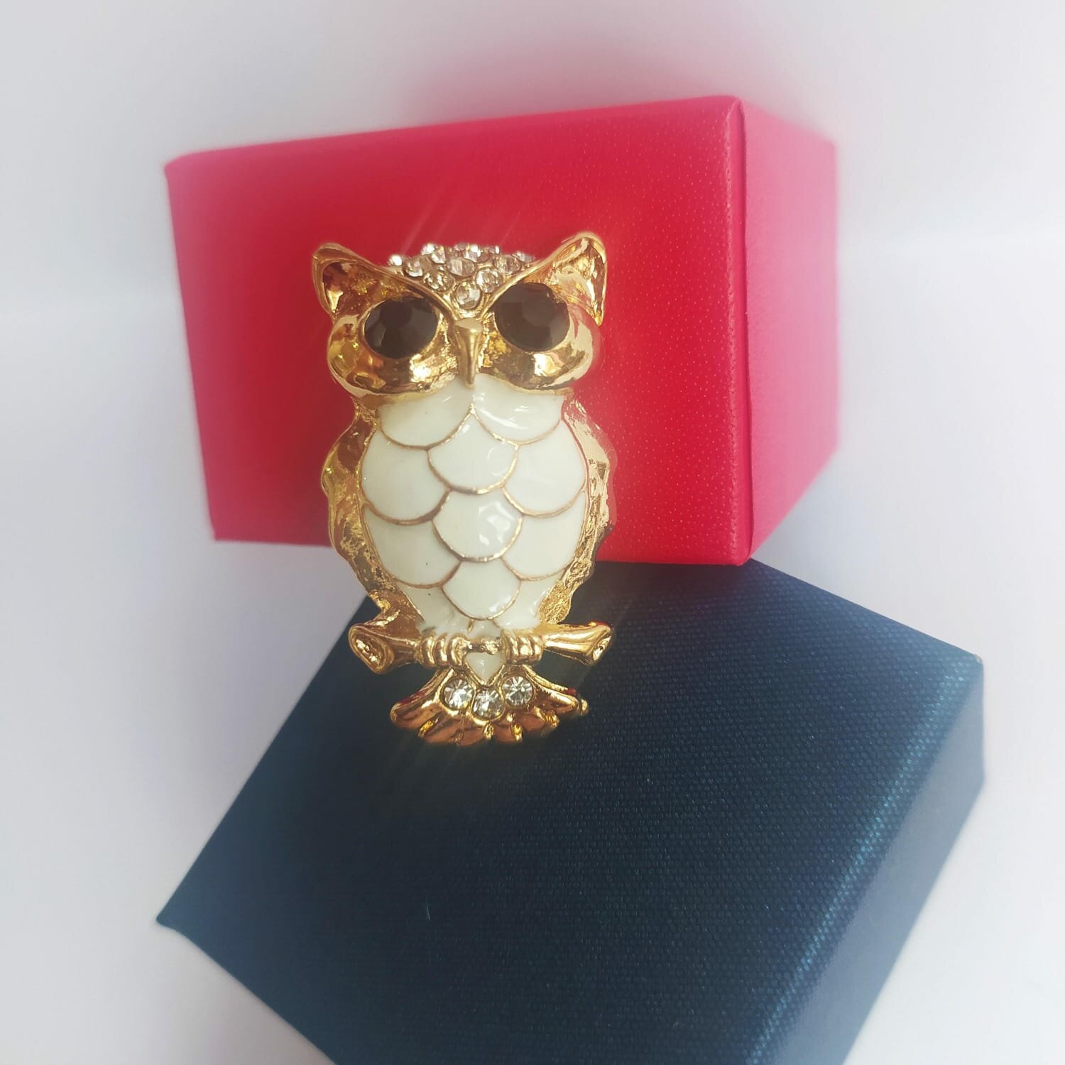 Брошь, стразы, эмаль