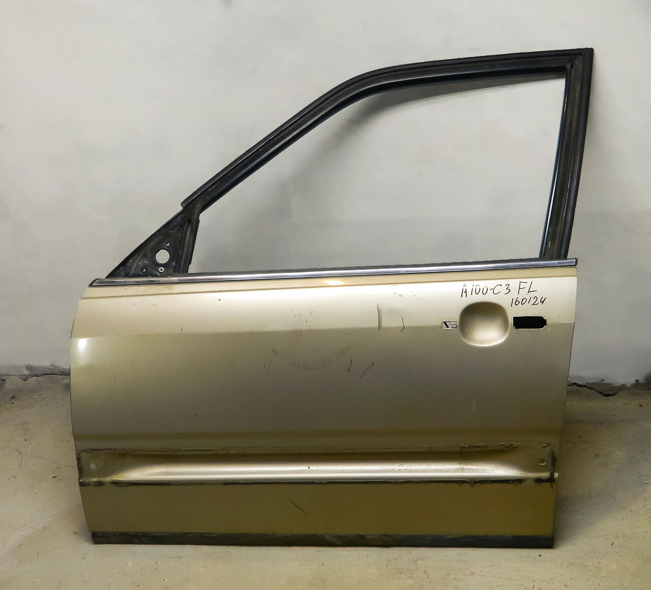 Дверь передняя левая Audi 100 C3 (идеальная)