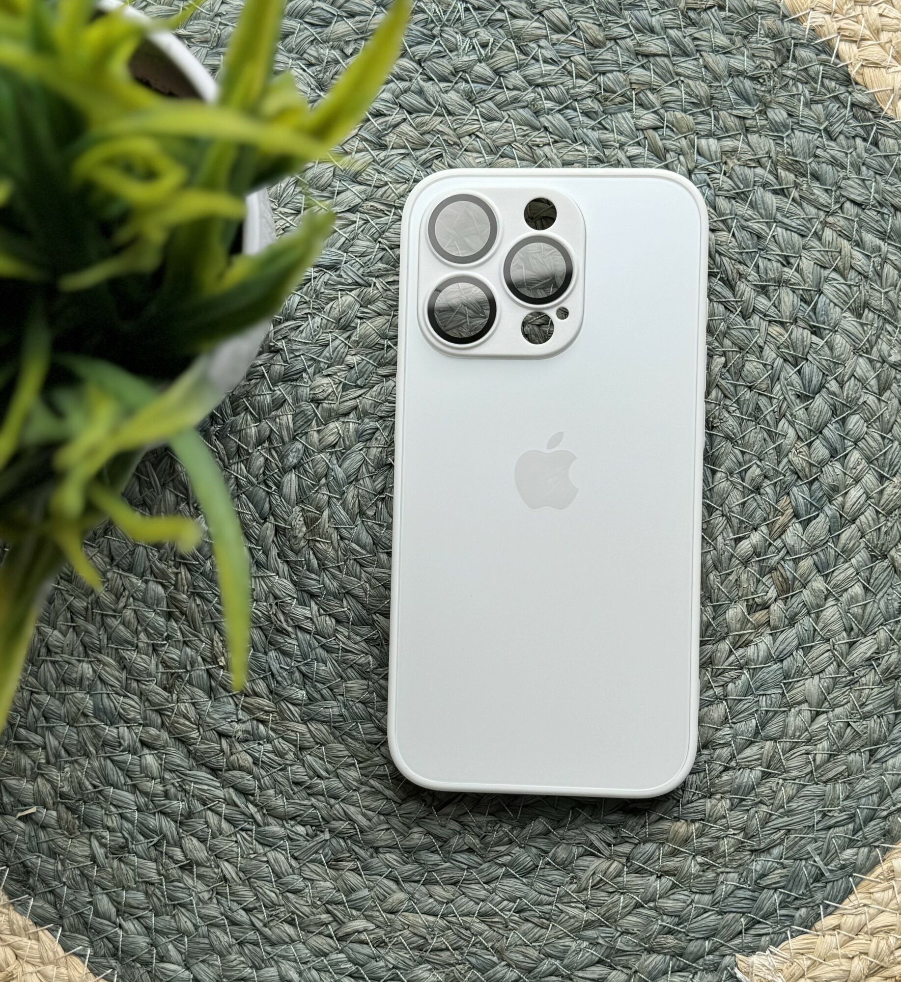 Чехол матовый AG Glass case Pearly White для IPhone 15 Pro с поддержкой беспроводной зарядки и линзами