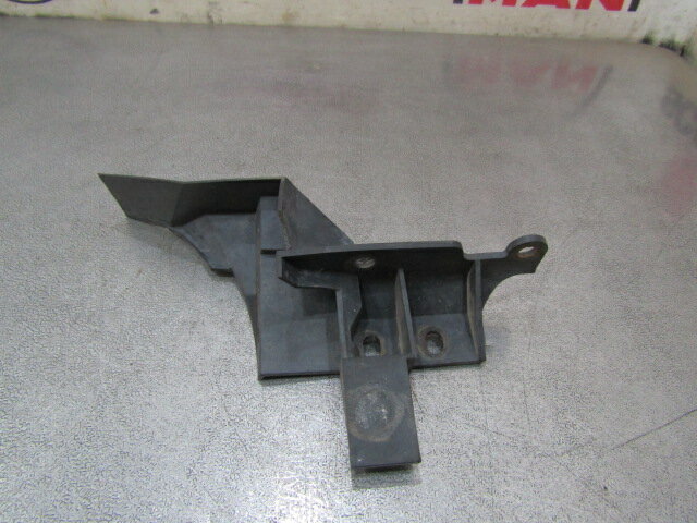 Кронштейн обтекателя кабины слева MAN TGA, TGM, TGL, TGS / Есть скол!!!