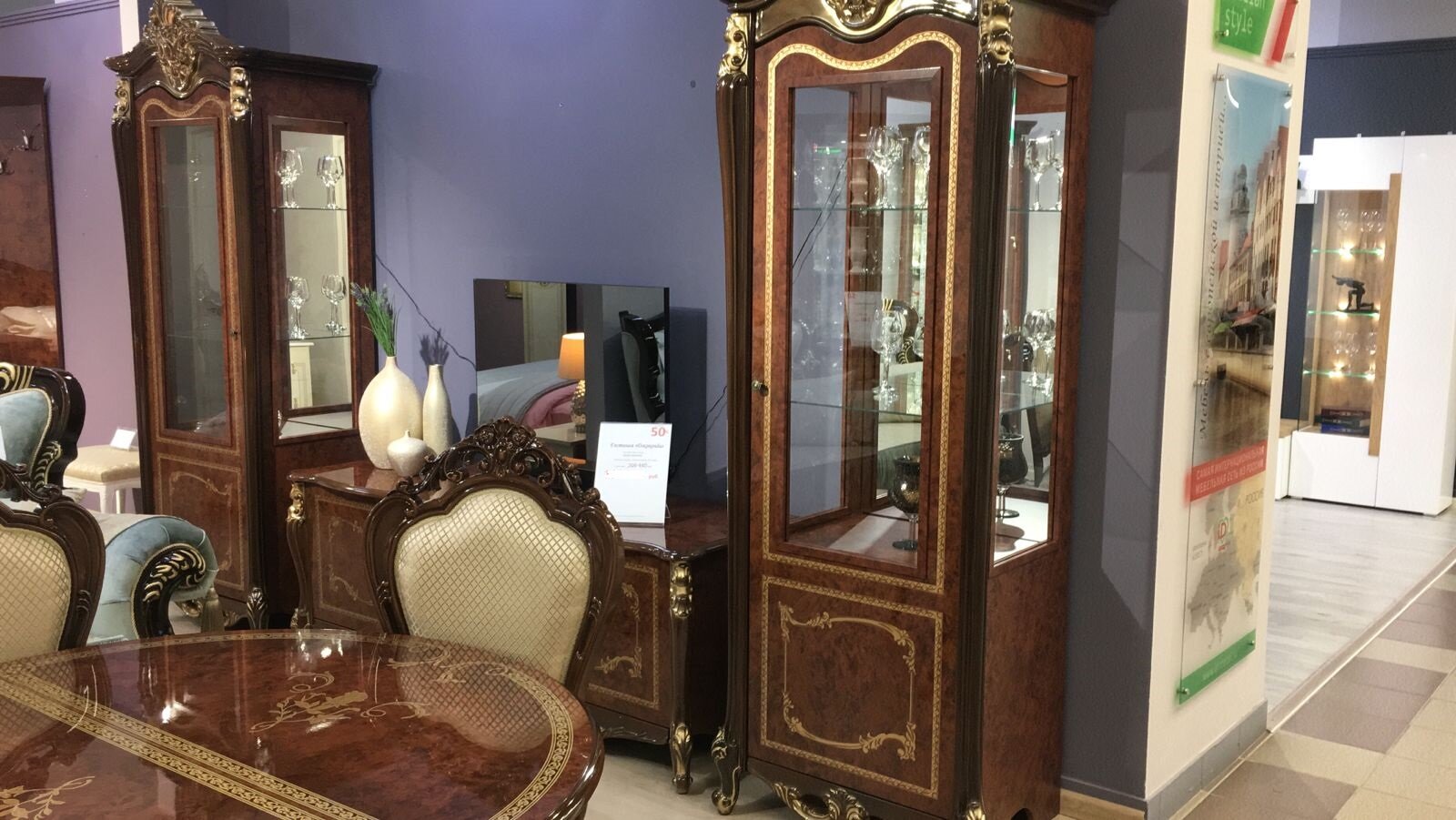 Витрина Джоконда, цвет орех глянец, фабрики Диа Мебель, Россия.