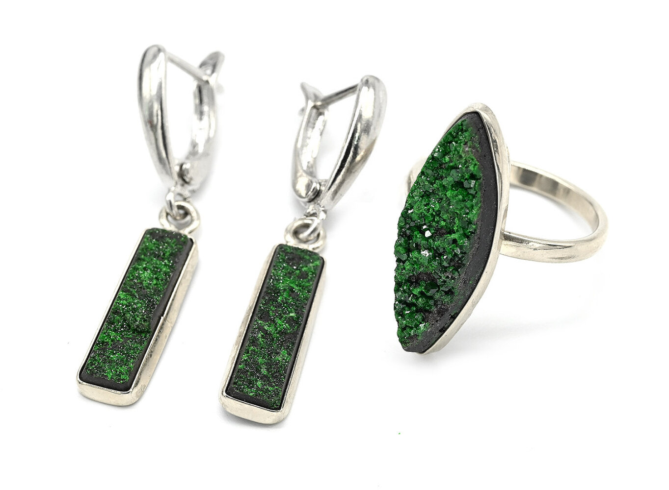 Комплект бижутерии: серьги, кольцо, гранат