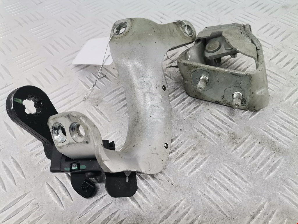 Петля крышки (двери) багажника Audi Q7 4L 4L0827299B арт. 1566949