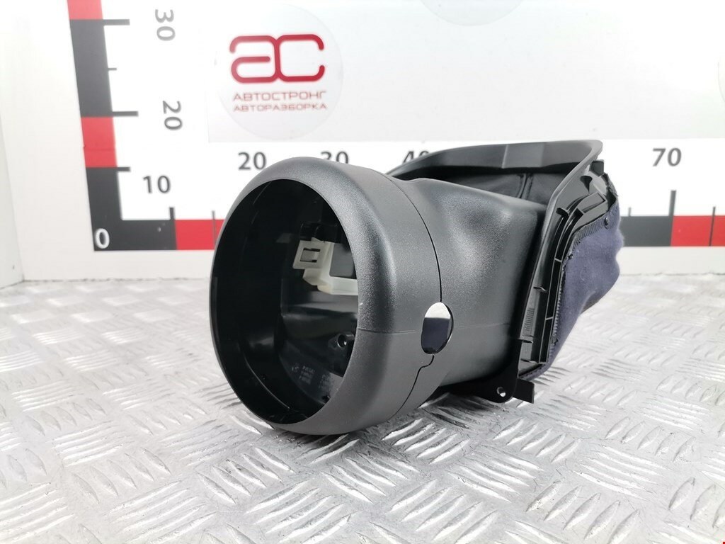 Кожух рулевой колонки Mercedes C-Class (W204) A2046820516 арт. 1796925