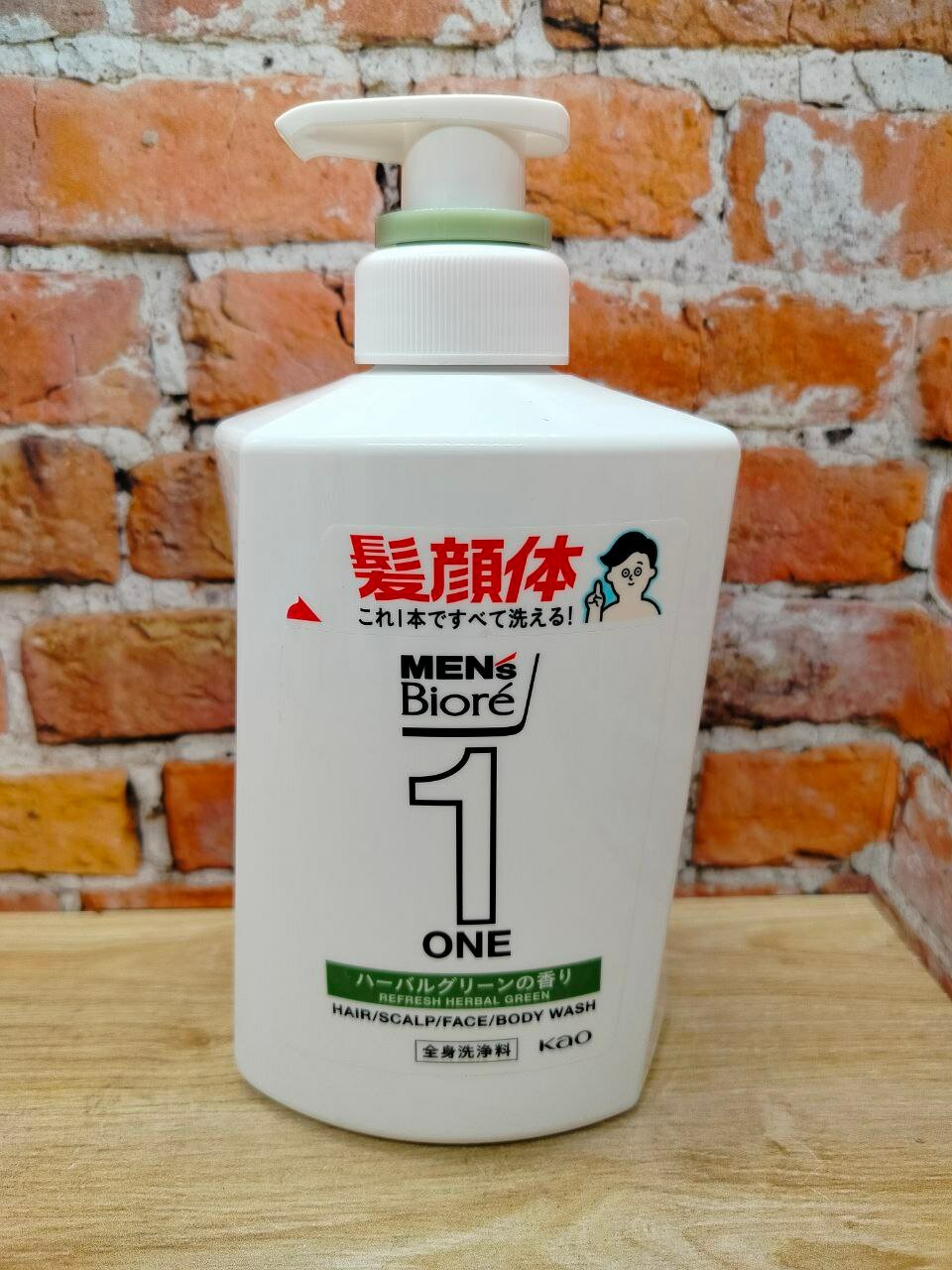 Kao Men's Biore One Refresh Herbal Green Гель для лица, тела и волос Всё в одном очищающий с ароматом трав 480 мл с дозатором