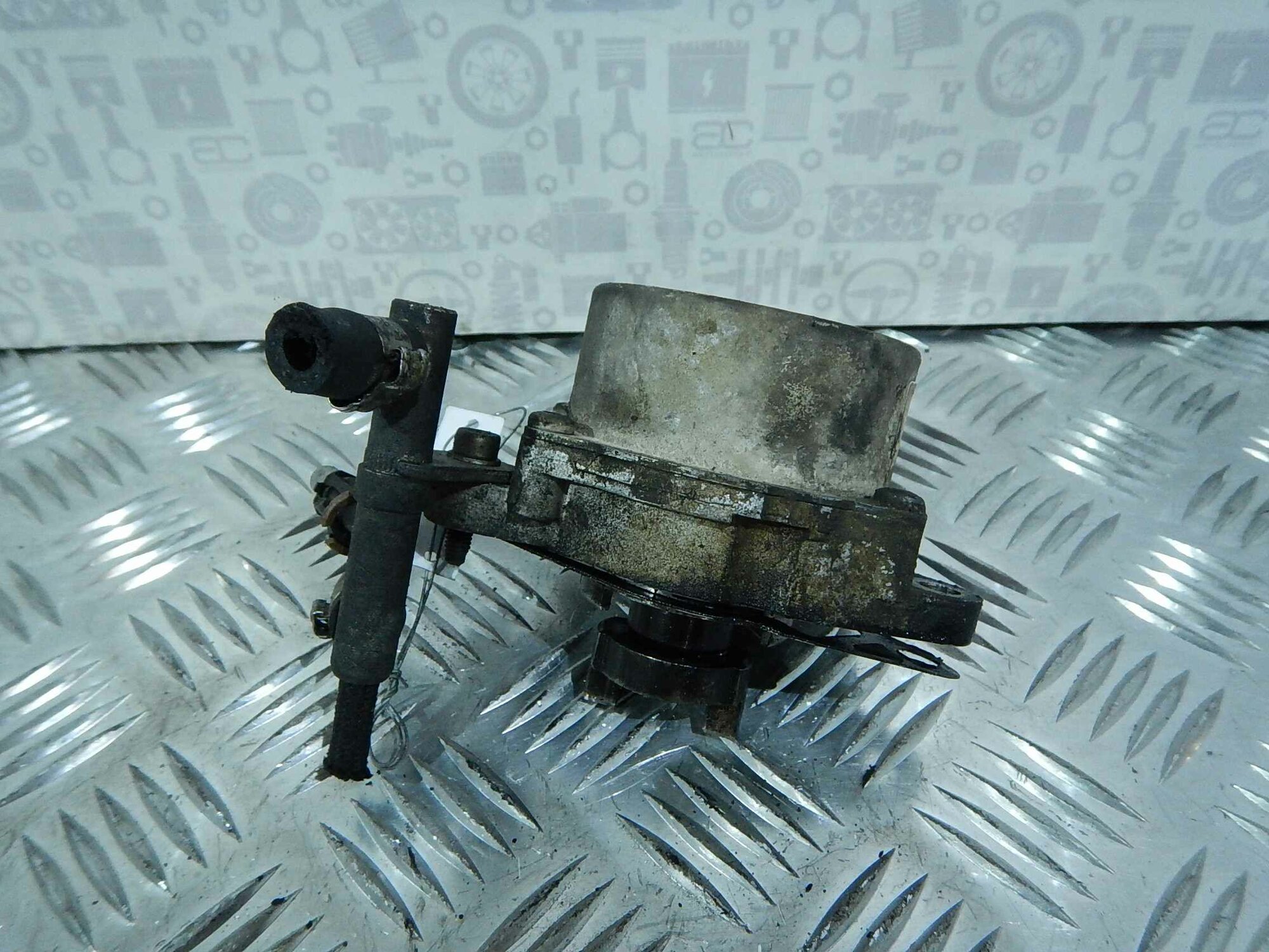 Насос вакуумный Opel Corsa C 55268136 арт. 286008