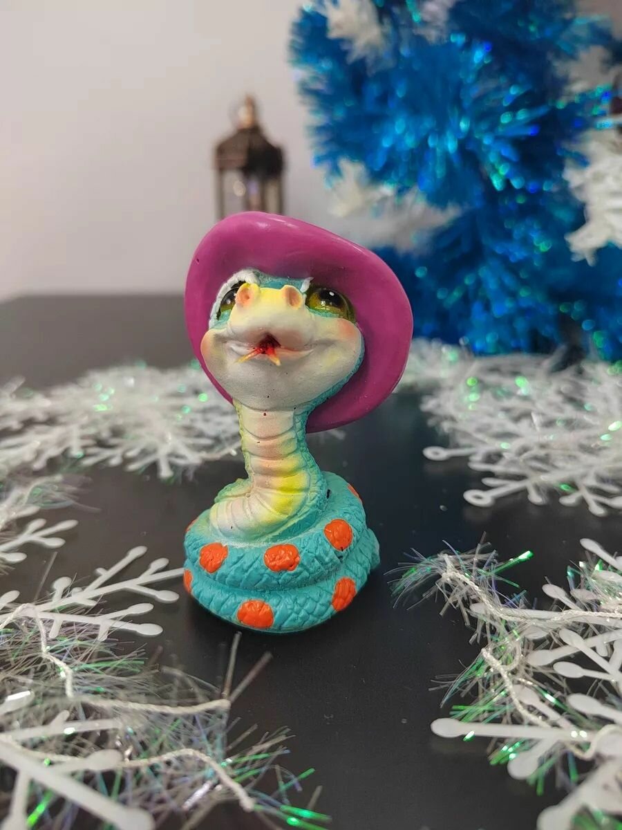 Фигурка декоративная "Змея в шляпе " высота 6 см (интерьерная фигурка)