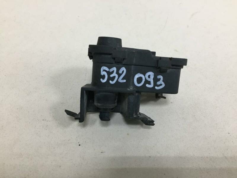 Активатор замка крышки бензобака Volkswagen Polo Sed RUS 2011 кат.номер: 5C6810773H 5C6810773K