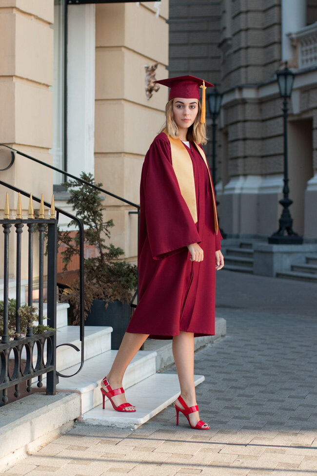 Мантия выпускника (комплект) - Модель Стандарт - цвет вишнёвый