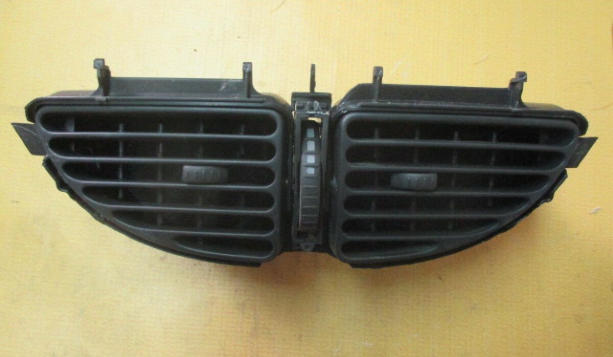Дефлектор воздушный C5 Citroen 963261727A