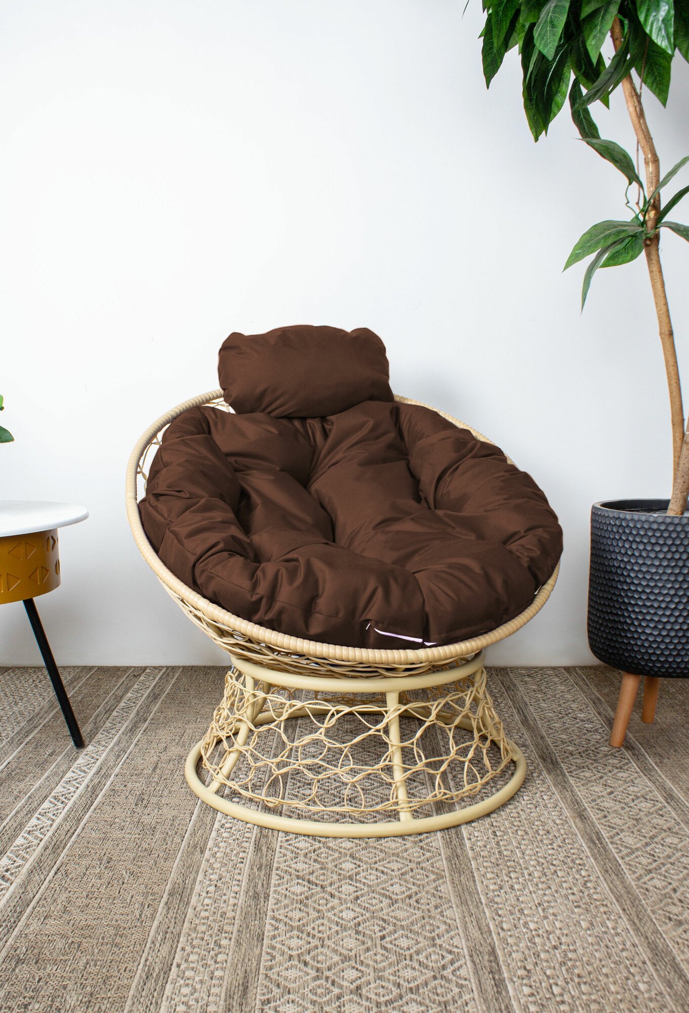 Кресло папасан мини с ротангом бежевое, коричневая подушка