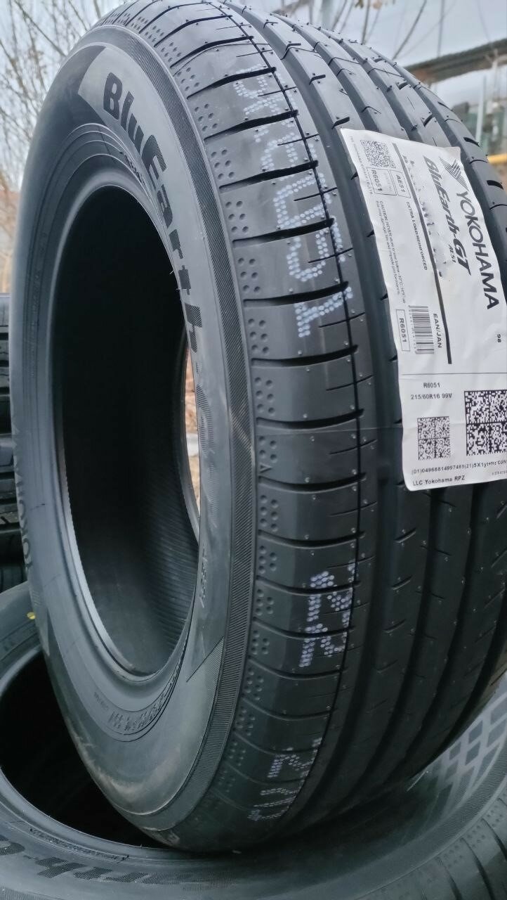 Летние 205/55R16 Yokohama BluEarth-GT AE51 94V Россия (2025 год)
