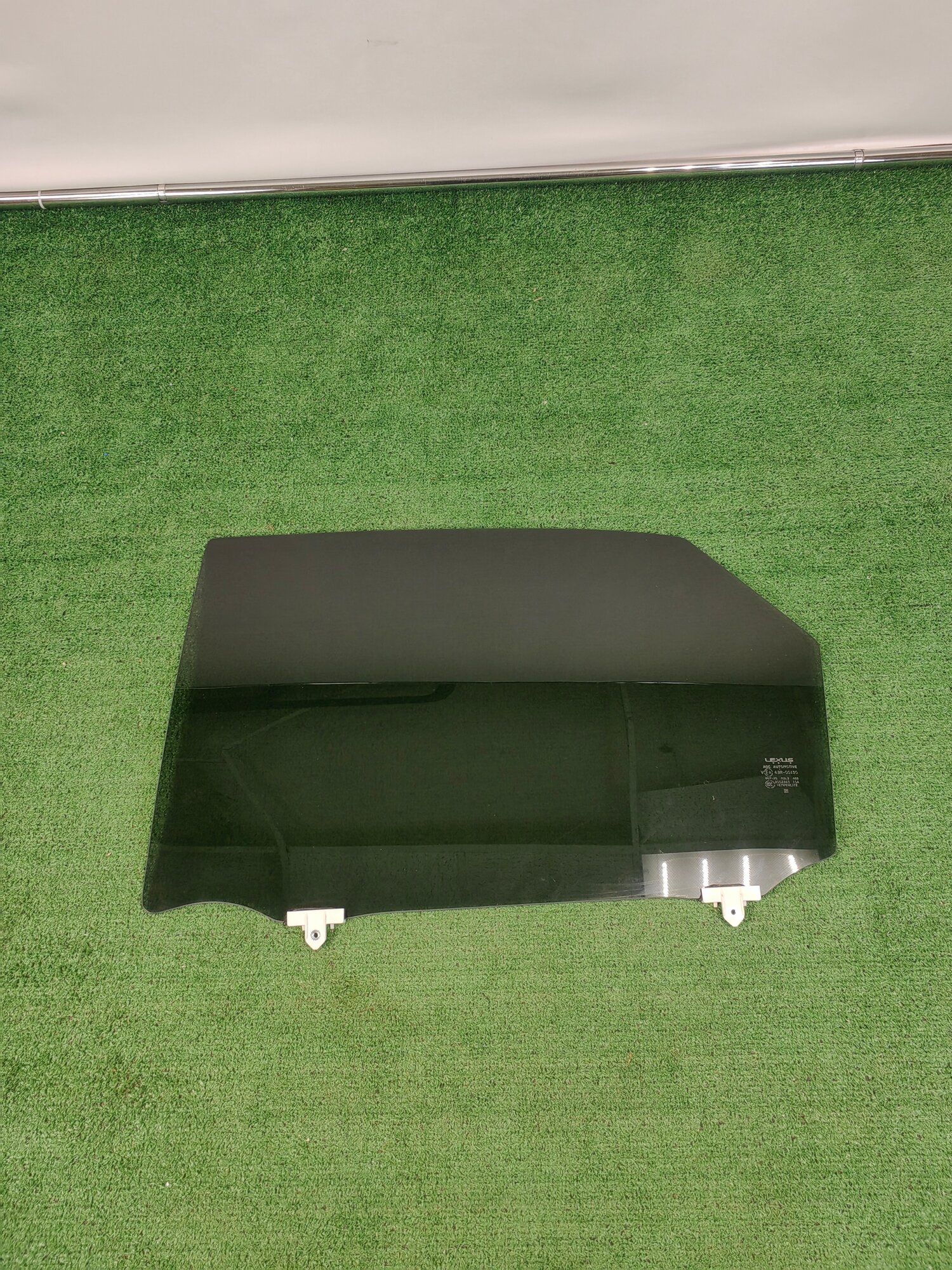 Toyota Стекло заднее левое Lexus RX 6810448210