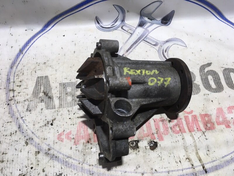 Б/У помпа водяная SsangYong Rexton 2007 RJN 665925 13368 SSANG YONG арт. 6652001201