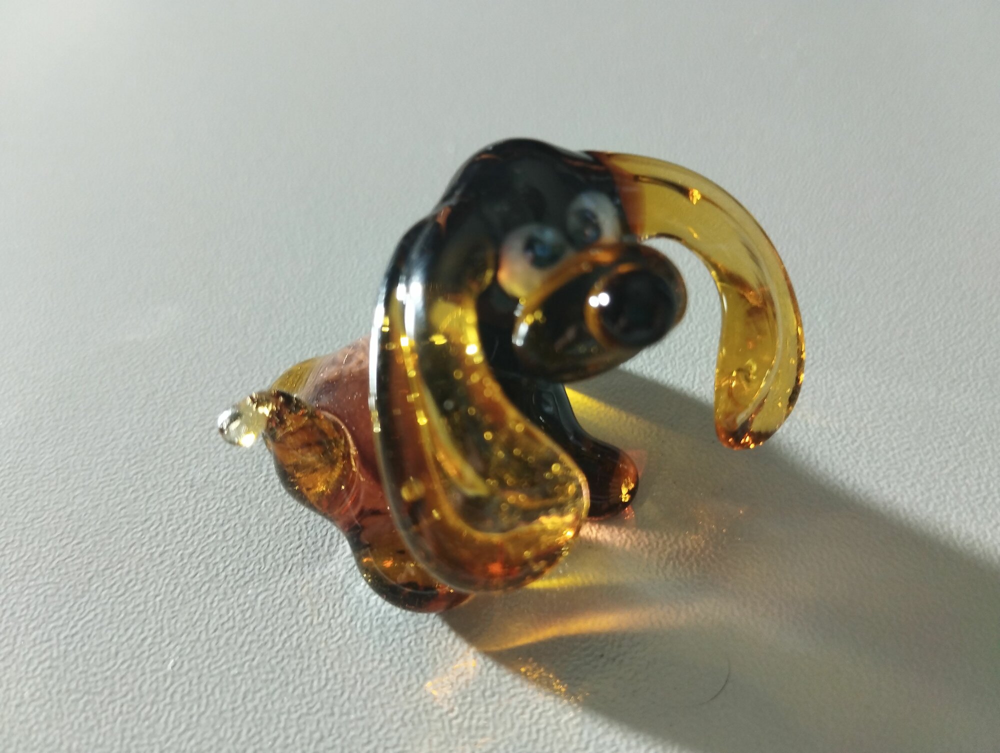 Стеклянная фигурка собака