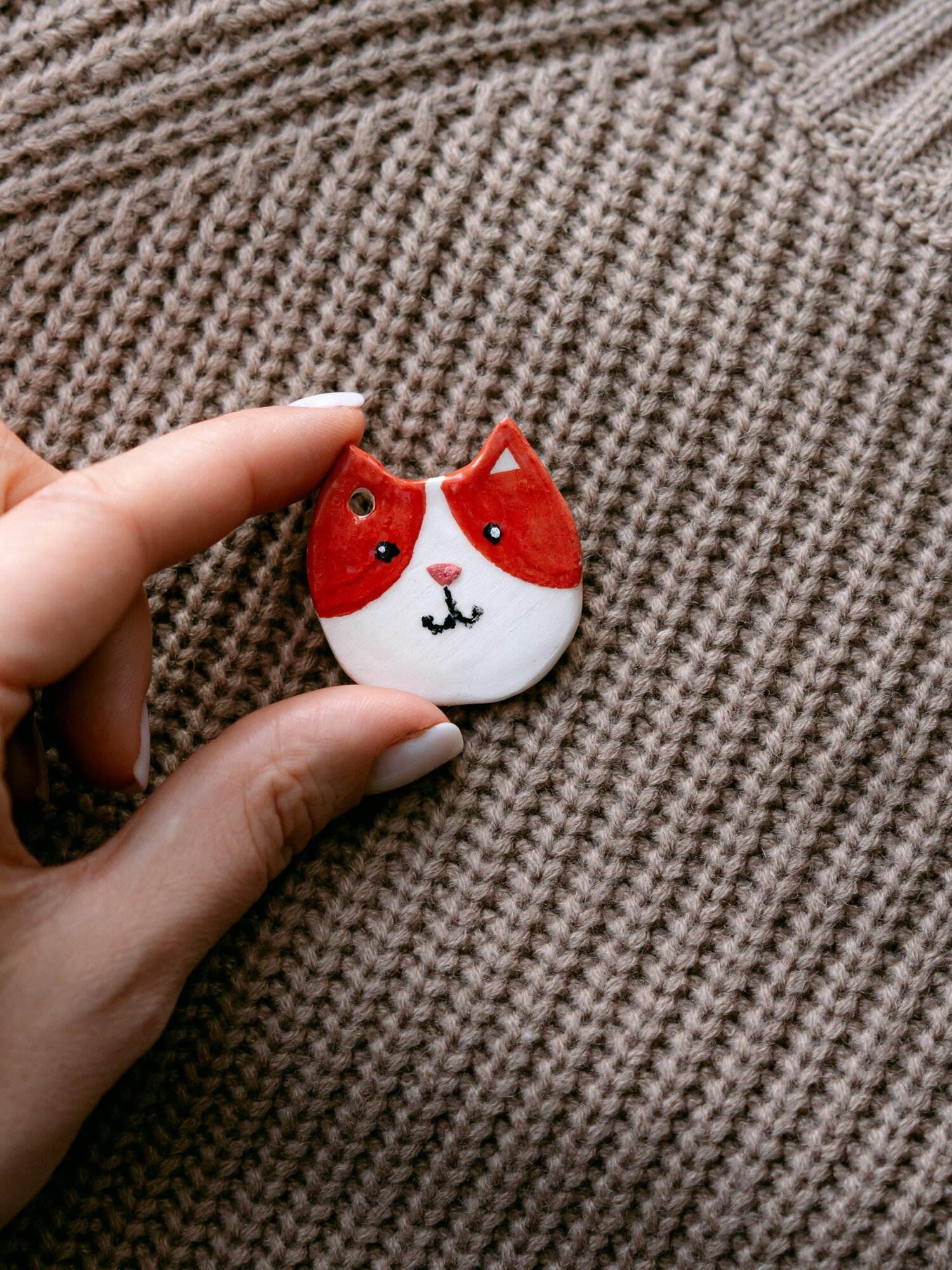 Керамический значок "Кот", благое дело, 3*3 см.