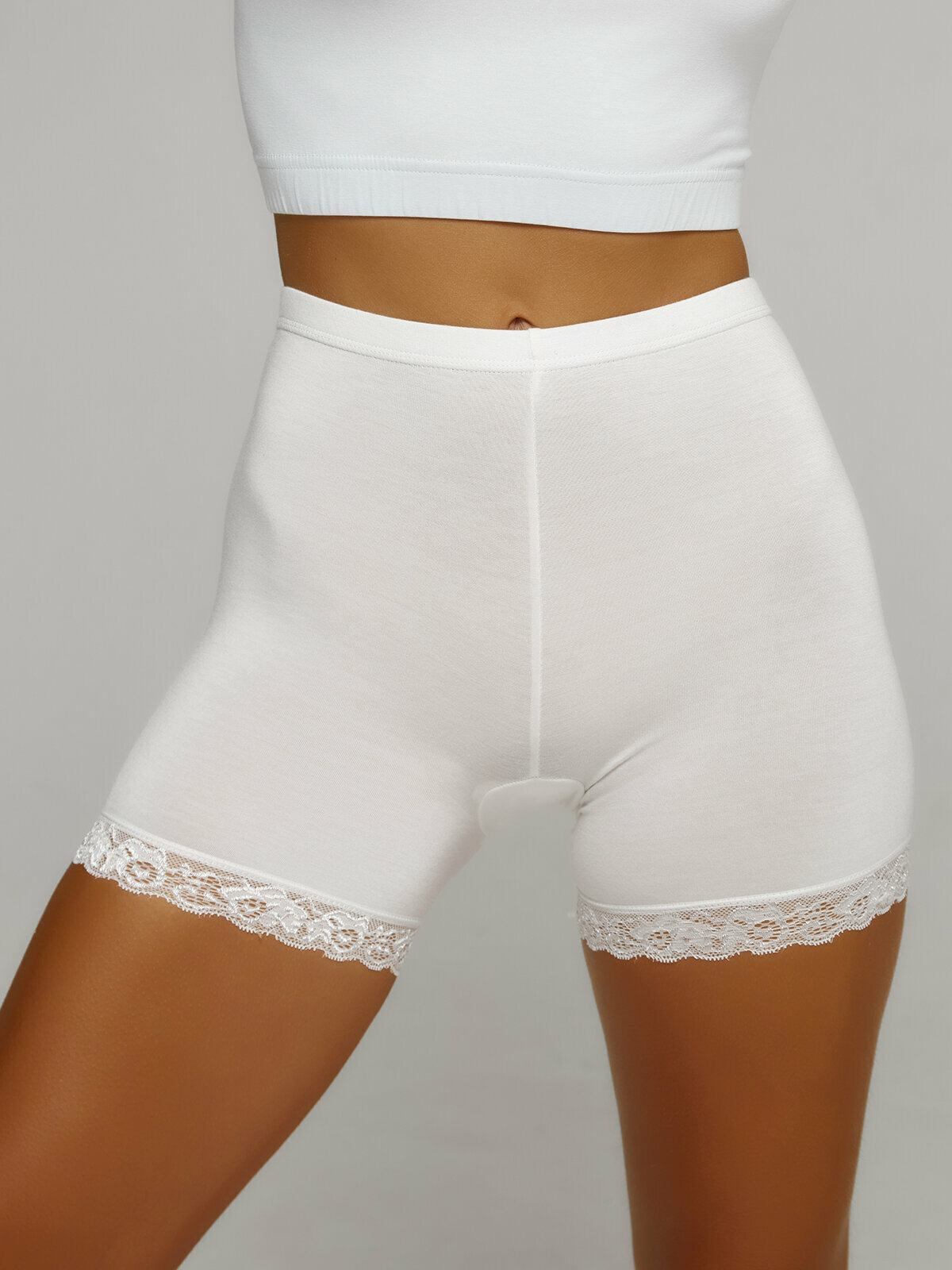 Трусы Трусы-шорты высокие. Панталоны от натирания с кружевом.