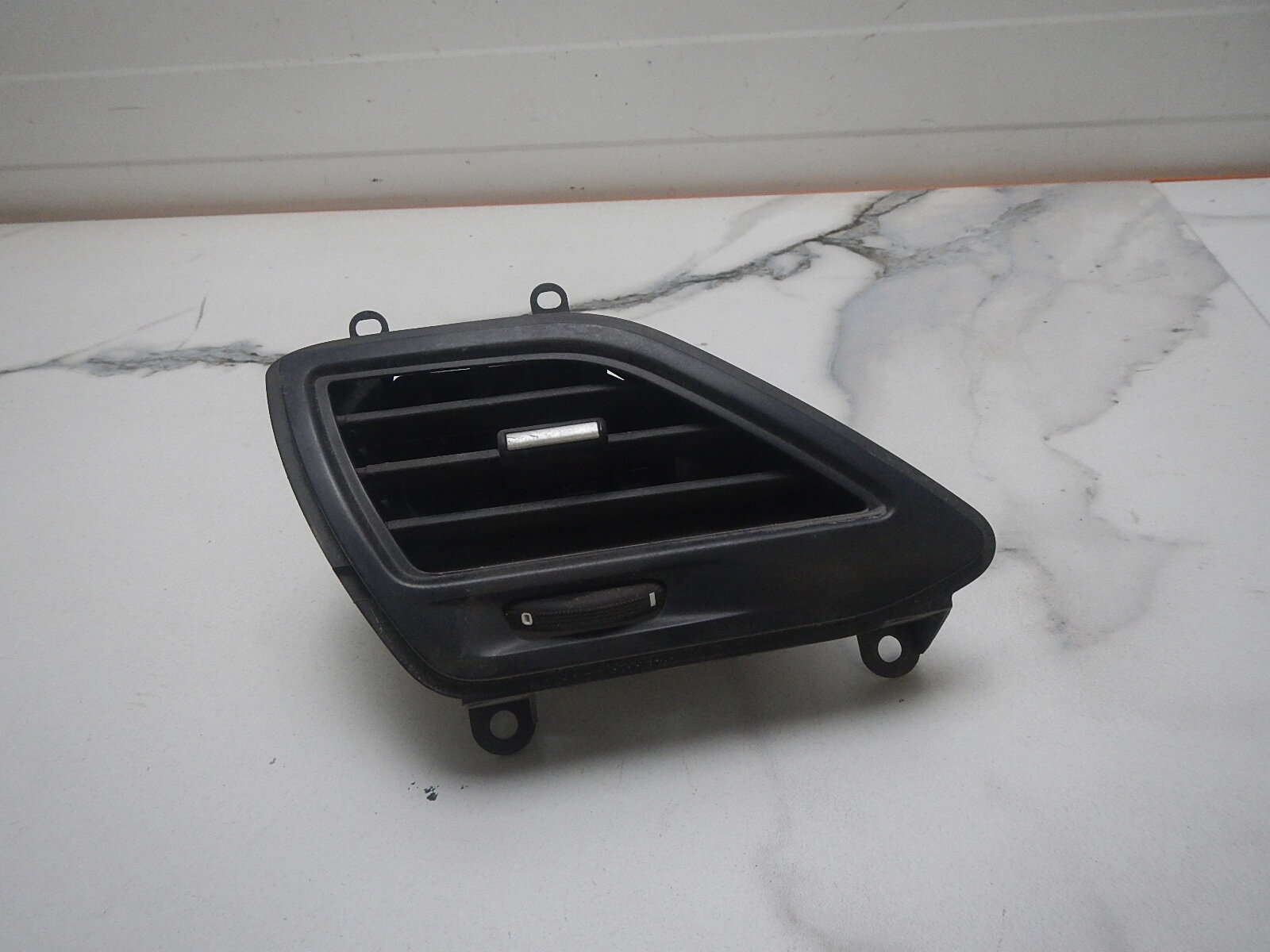 Б/У Дефлектор воздушный, ВАЗ (VAZ)-LADA VESTA (веста) LADA VESTA (Веста) левый Потертости, грязный. 632772 LADA арт. 8450...