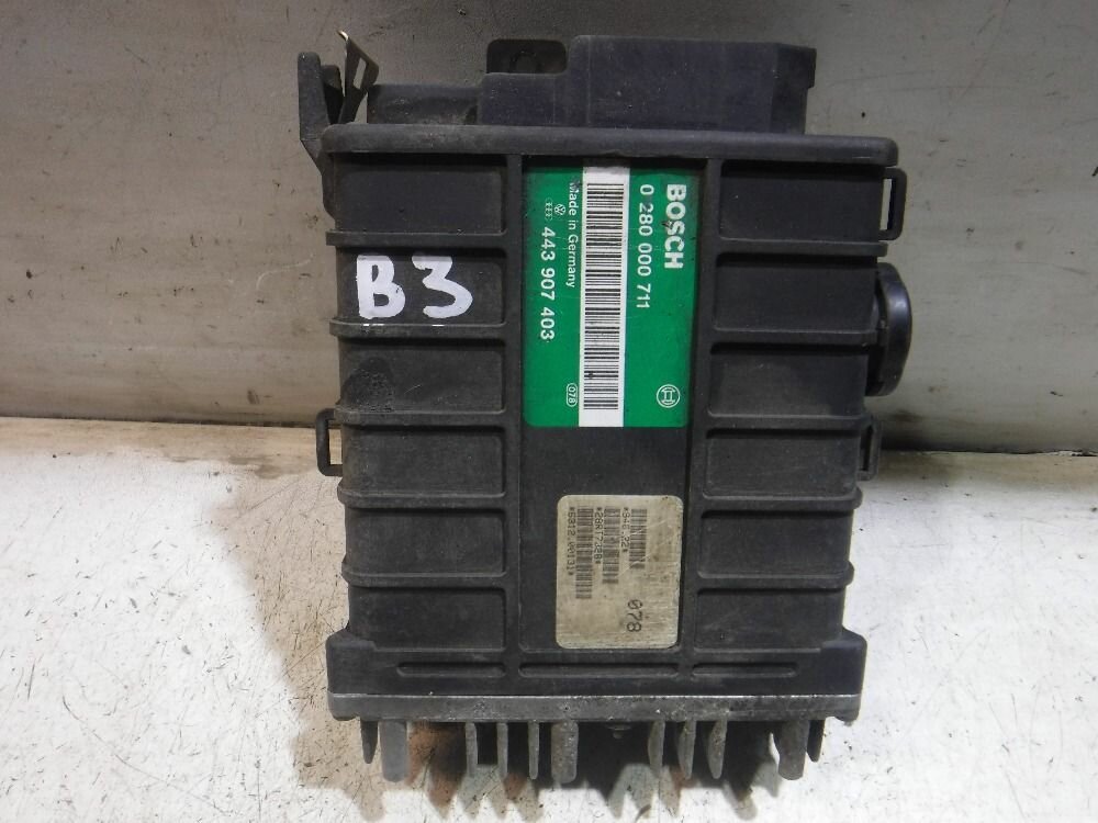 Блок управления двигателем VW Passat B3 443907403
