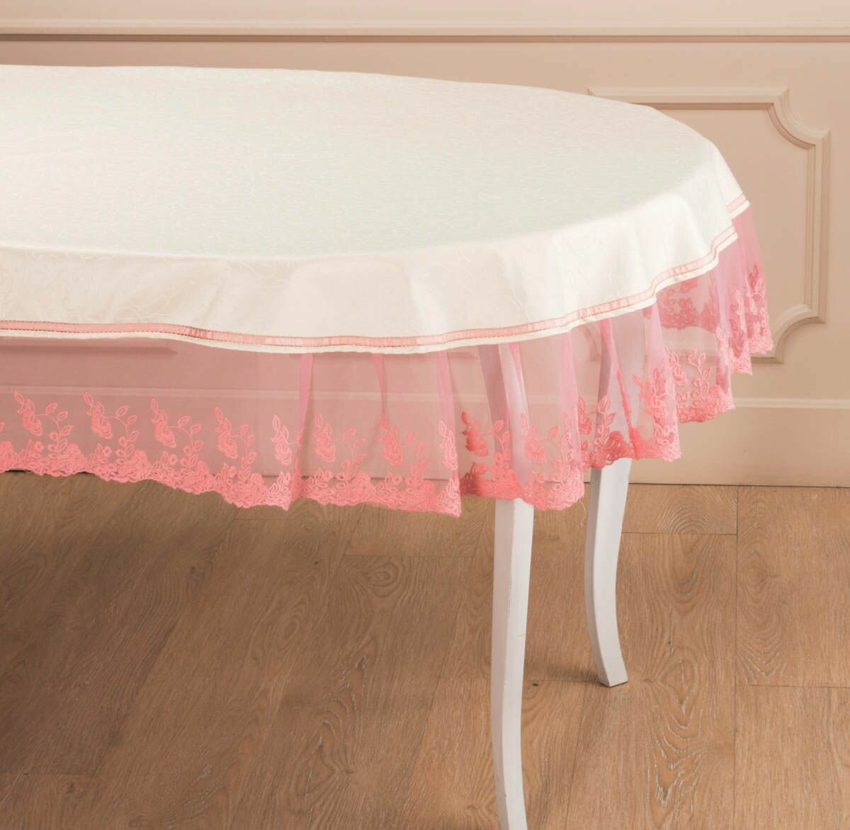 Скатерть Ричард овал 140Х180См, 100% П/Э, с кружевом розовое, шампань, жаккард KSG-850-834-37-sale