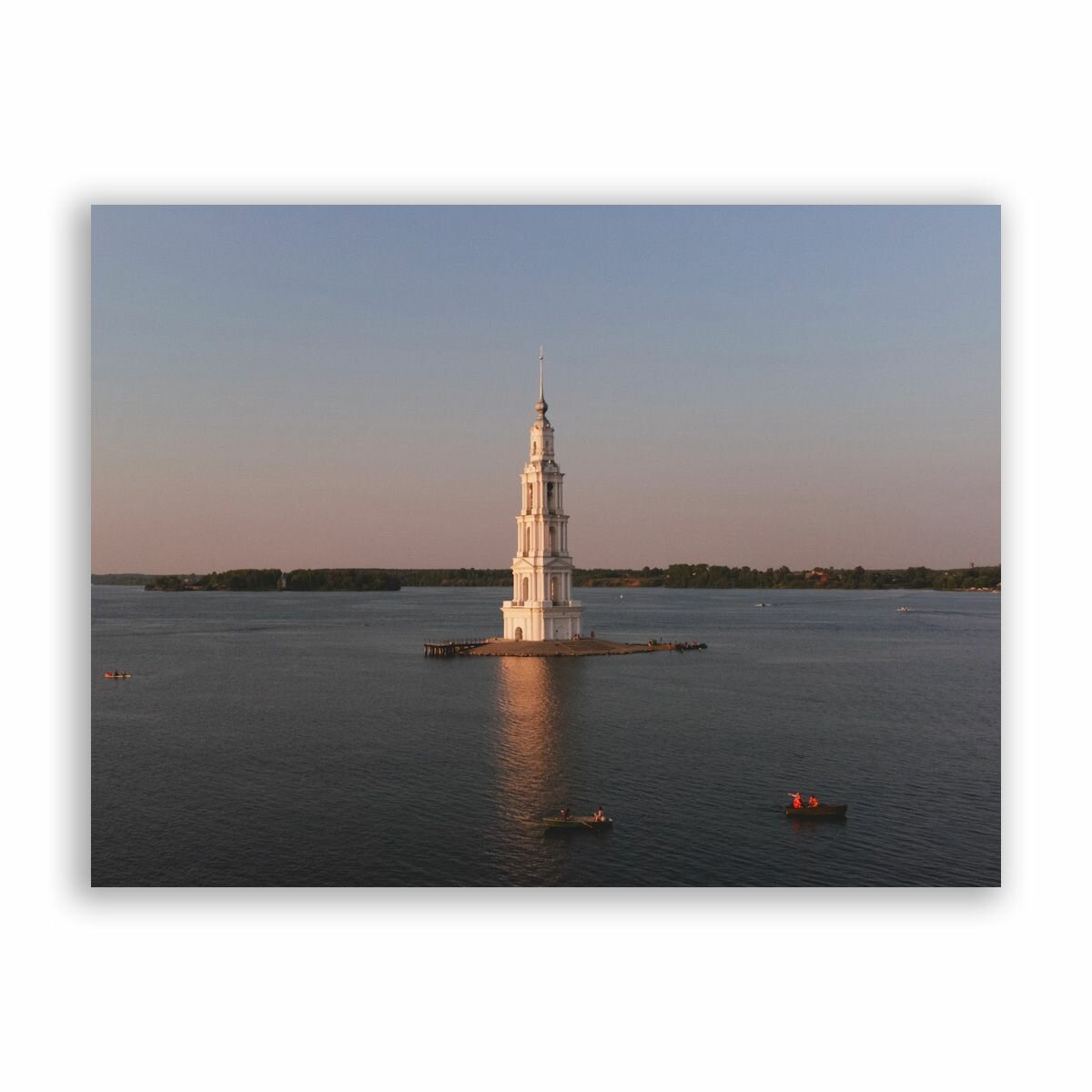 Постер, плакат на бумаге / Волга. Колокольня в Калязине / Размер 30 x 40 см
