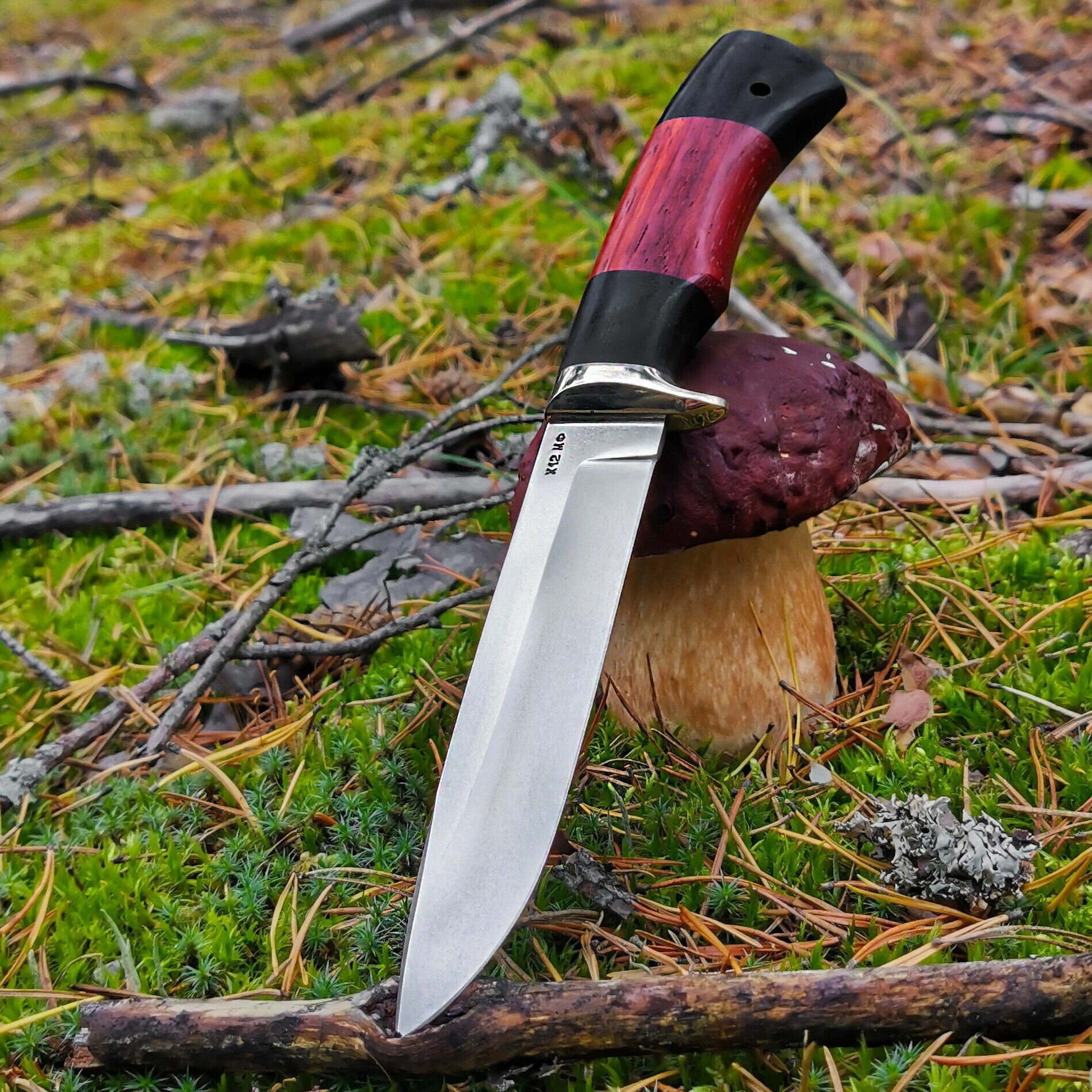 Нож Таймень из кованой стали Х12МФ, рукоять граб-падук-граб