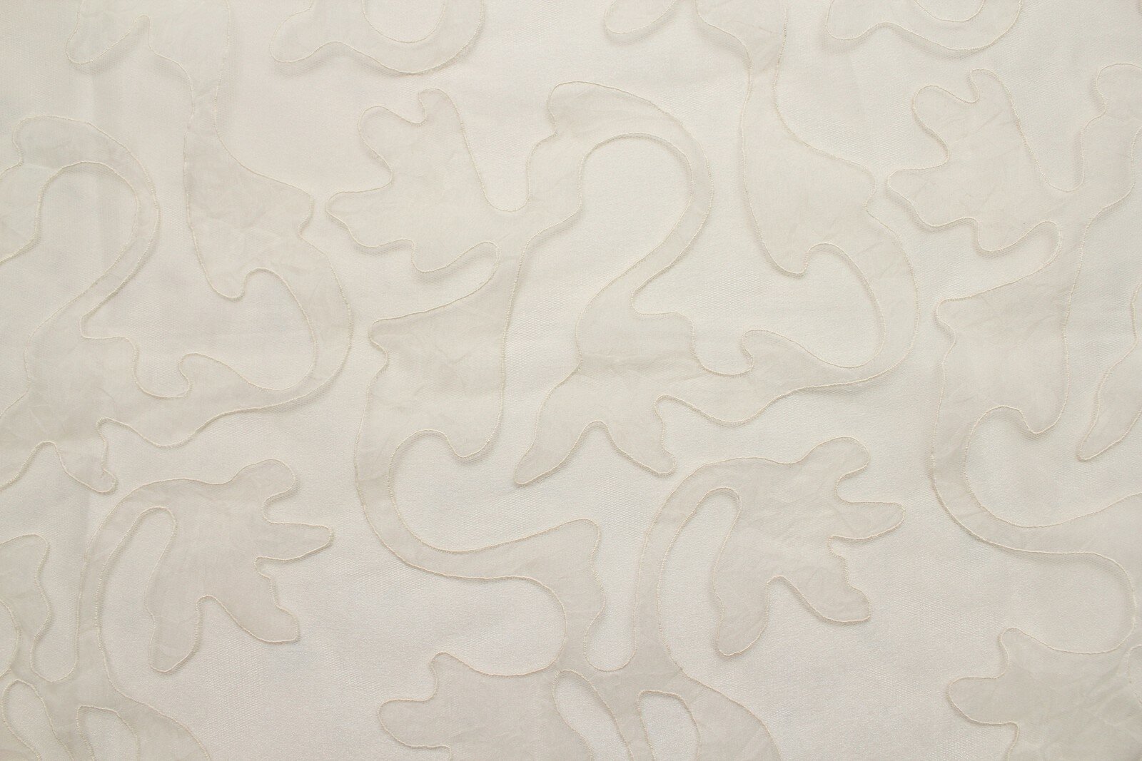 Ткань Вышивка на сетке с аппликацией из шелка цвета слоновой кости, ш73см, 0,5 м