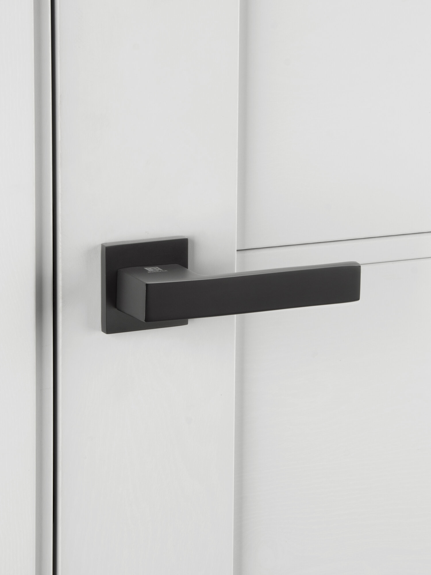 Ручка дверная на тонкой розетке BUSSARE Canto NOVO A-18-40 BLACK | черная