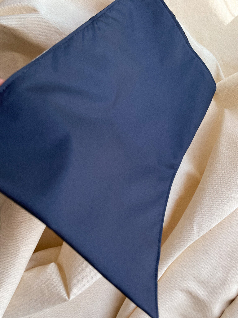 Многоразовая обложка из водоотталкивающей ткани для маленьких книг покетбук и эксклюзивной классики.