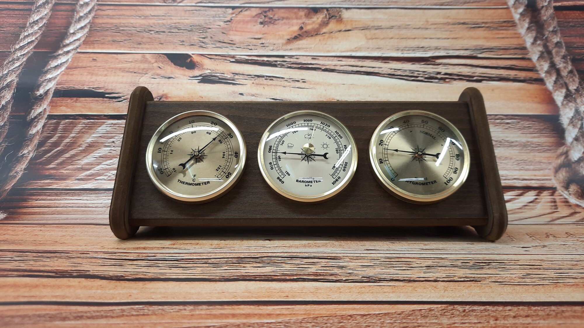 Метеостанция с барометром, термометром и гигрометром