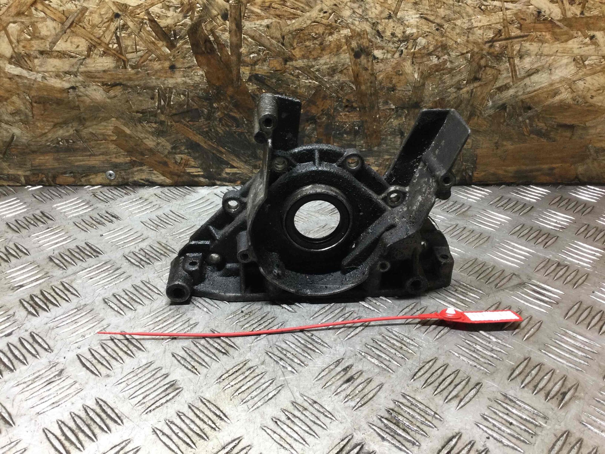 Б/У Крышка коленвала Volkswagen Golf 4 поколение (1997-2004) 2000 г.