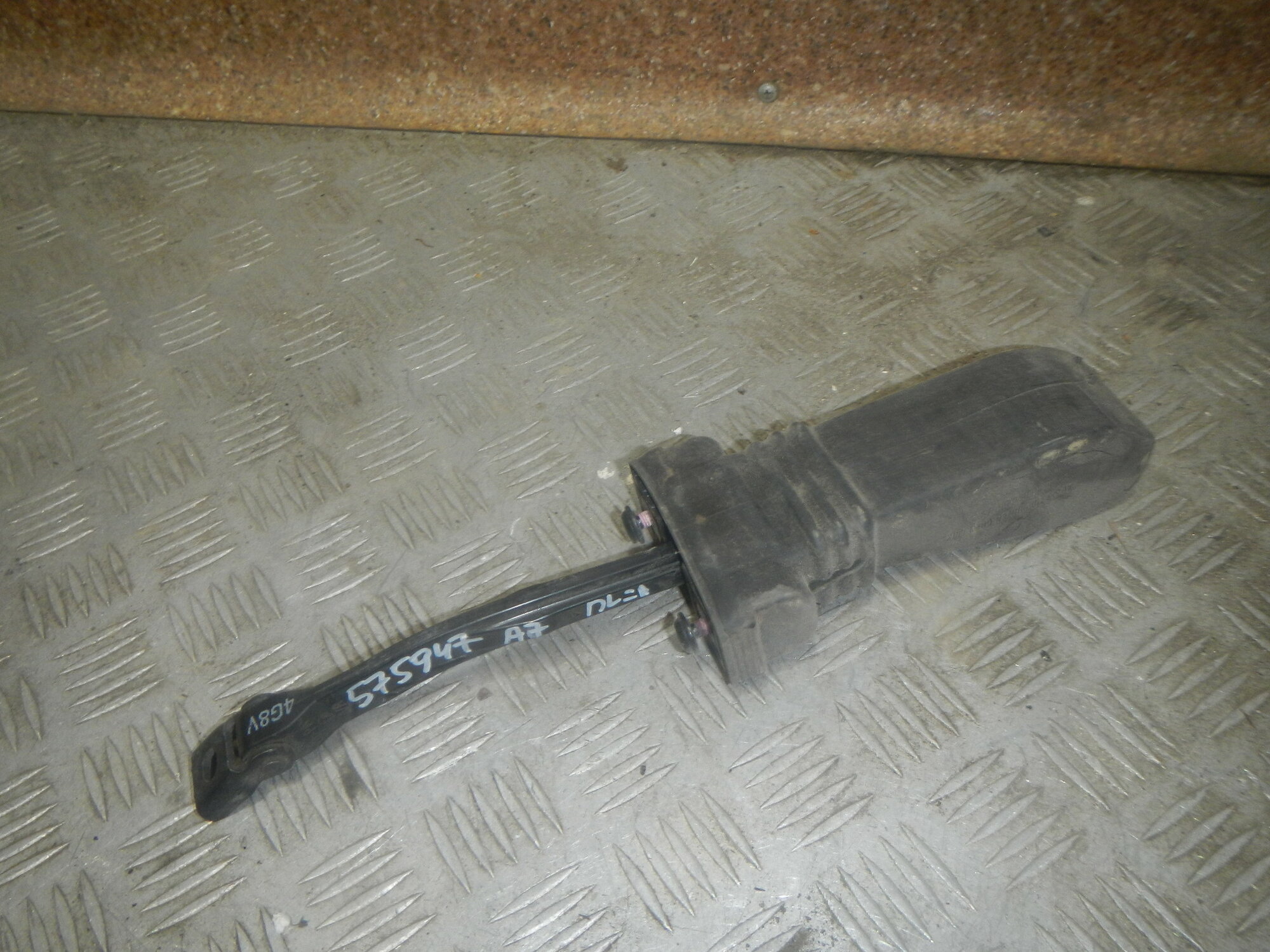 Б/У Ограничитель двери, Audi (Ауди)-A7 (4G) (10-17) AUDI A7 (4G) (10-17) передний Без видимых повреждений. 575947 VAG арт...