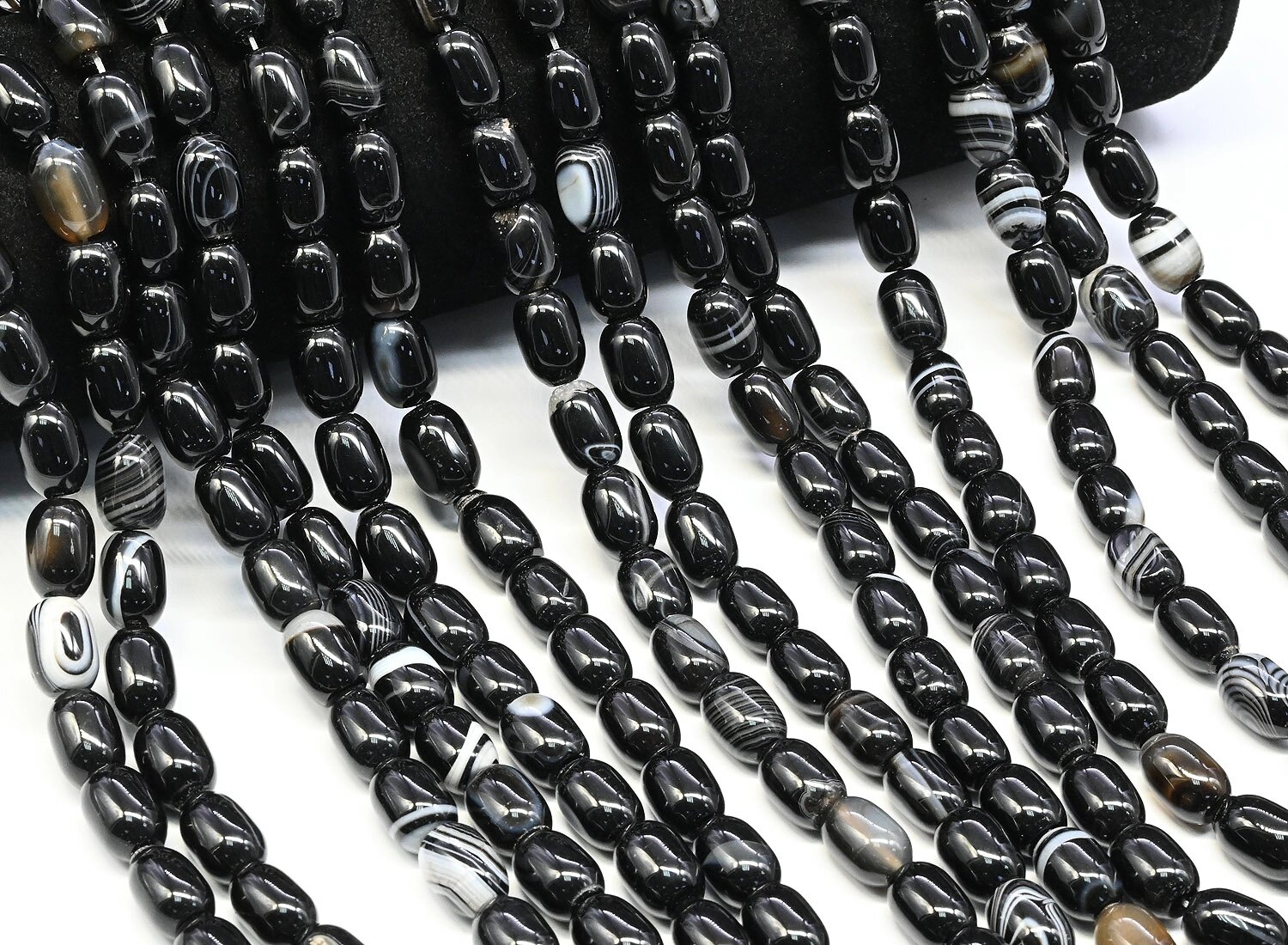 Бусины из агата глазкового рис 8*12мм, 38см, 32 бусины .