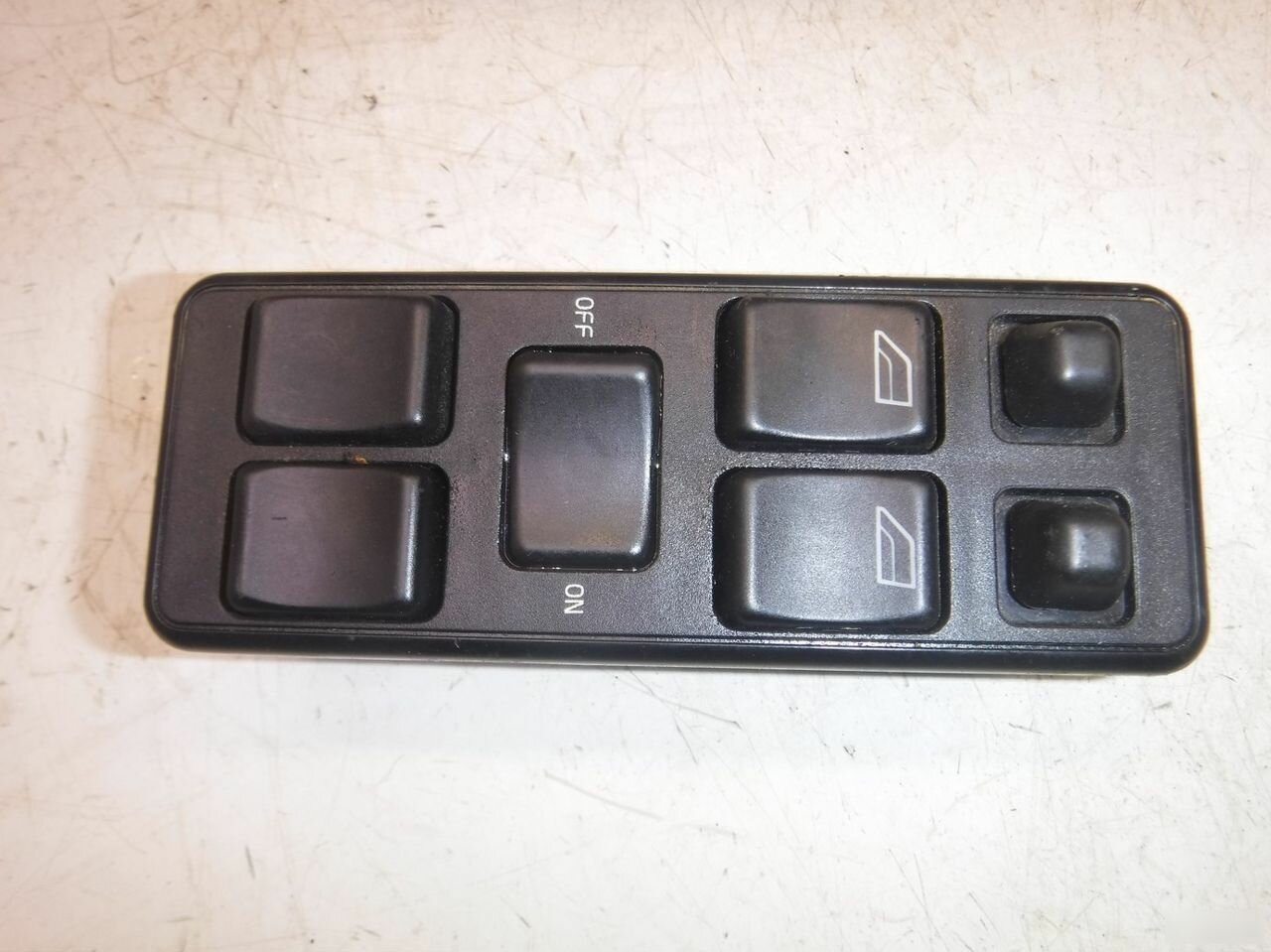 Блок управления стеклоподъемниками Volvo 460 I (1988—1997) 3345135