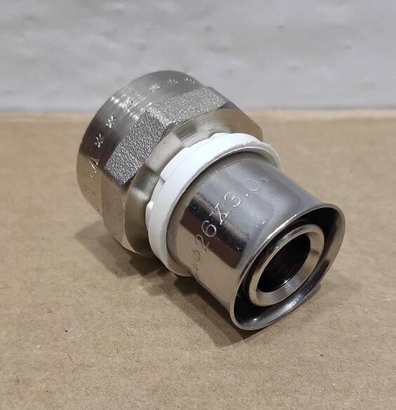Соединитель прямой с внутренней резьбой пресс 26 х 1"