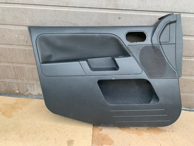 Обшивка двери передняя левая Ford Fusion хетчбэк 1504764