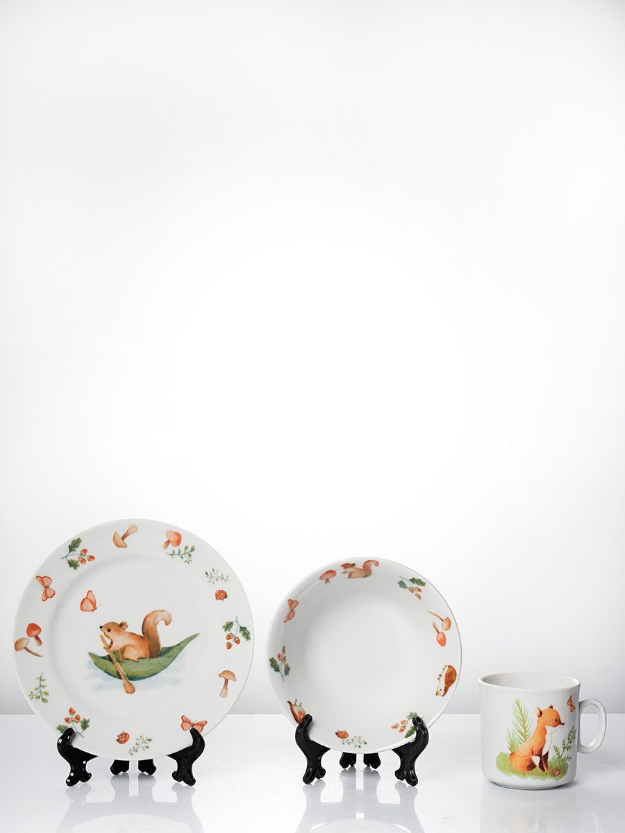 Набор детской фарфоровой посуды из 3 предметов Добруш "Лесные друзья" (тарелка, салатник, кружка)
