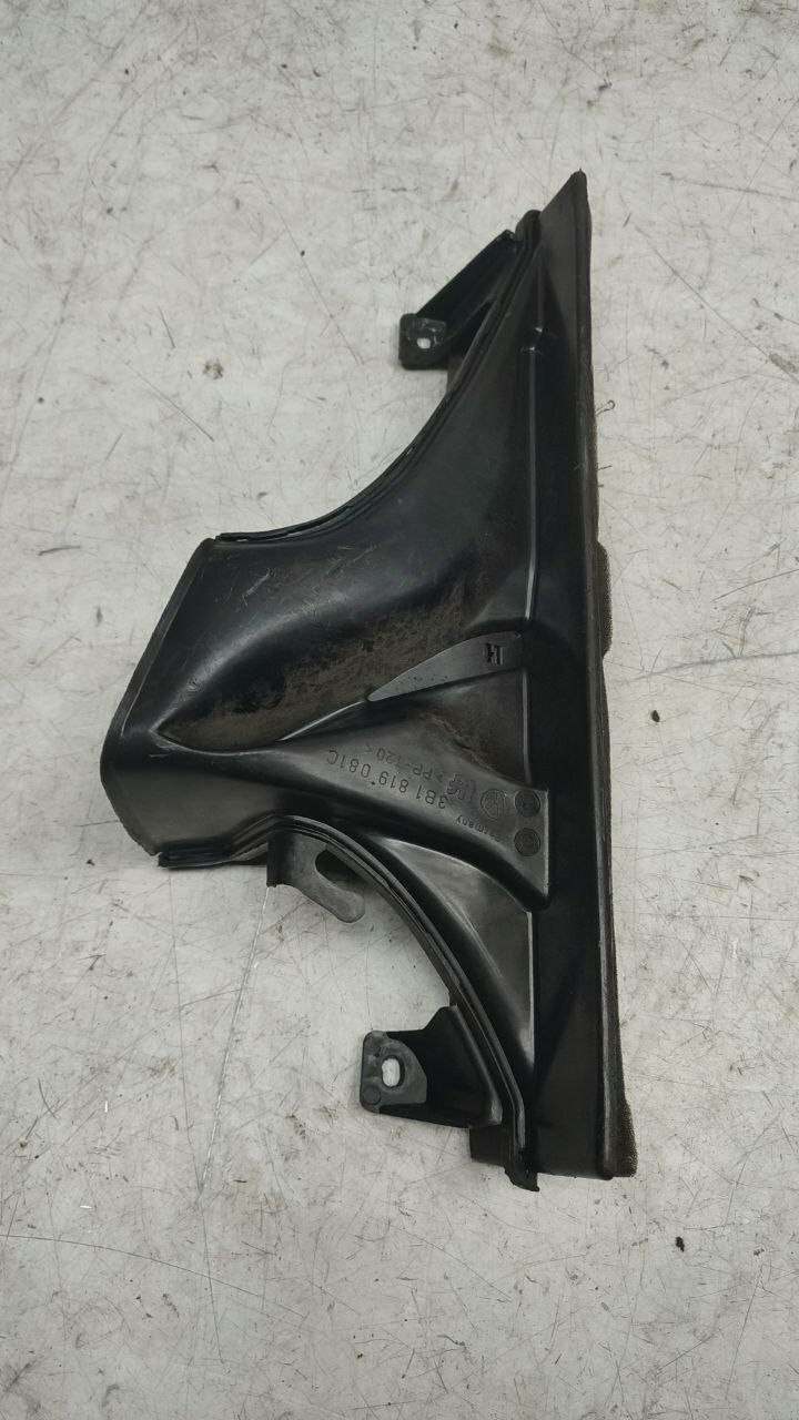 Воздуховод (дефлектор) радиатора Volkswagen Passat B5 рест. (2000 - 2005) 3B1819081C