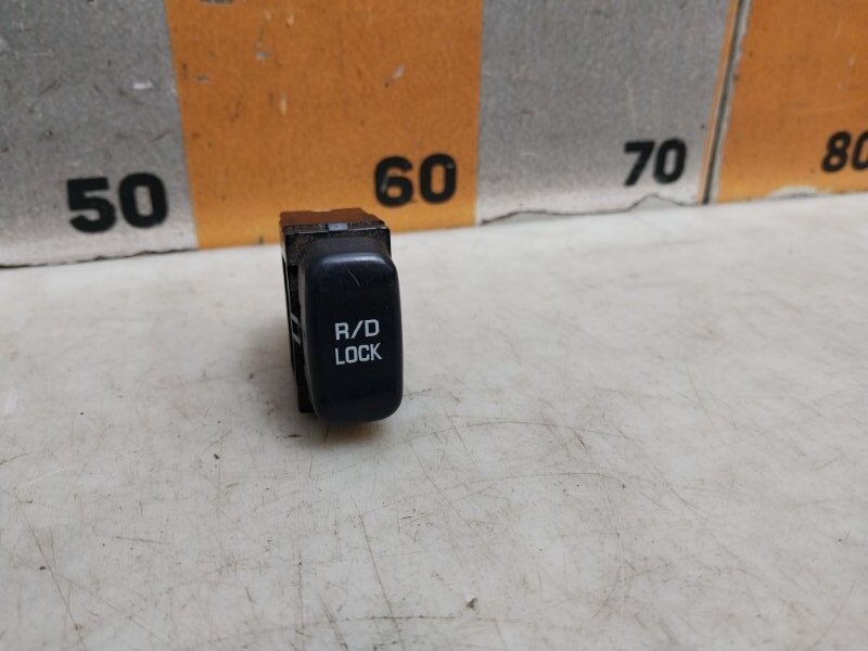 Б/У Блокировки дифференциала Кнопка Mitsubishi Pajero, Montero 2000 3, V75W, V78W 445400 MITSUBISHI арт. MR402471