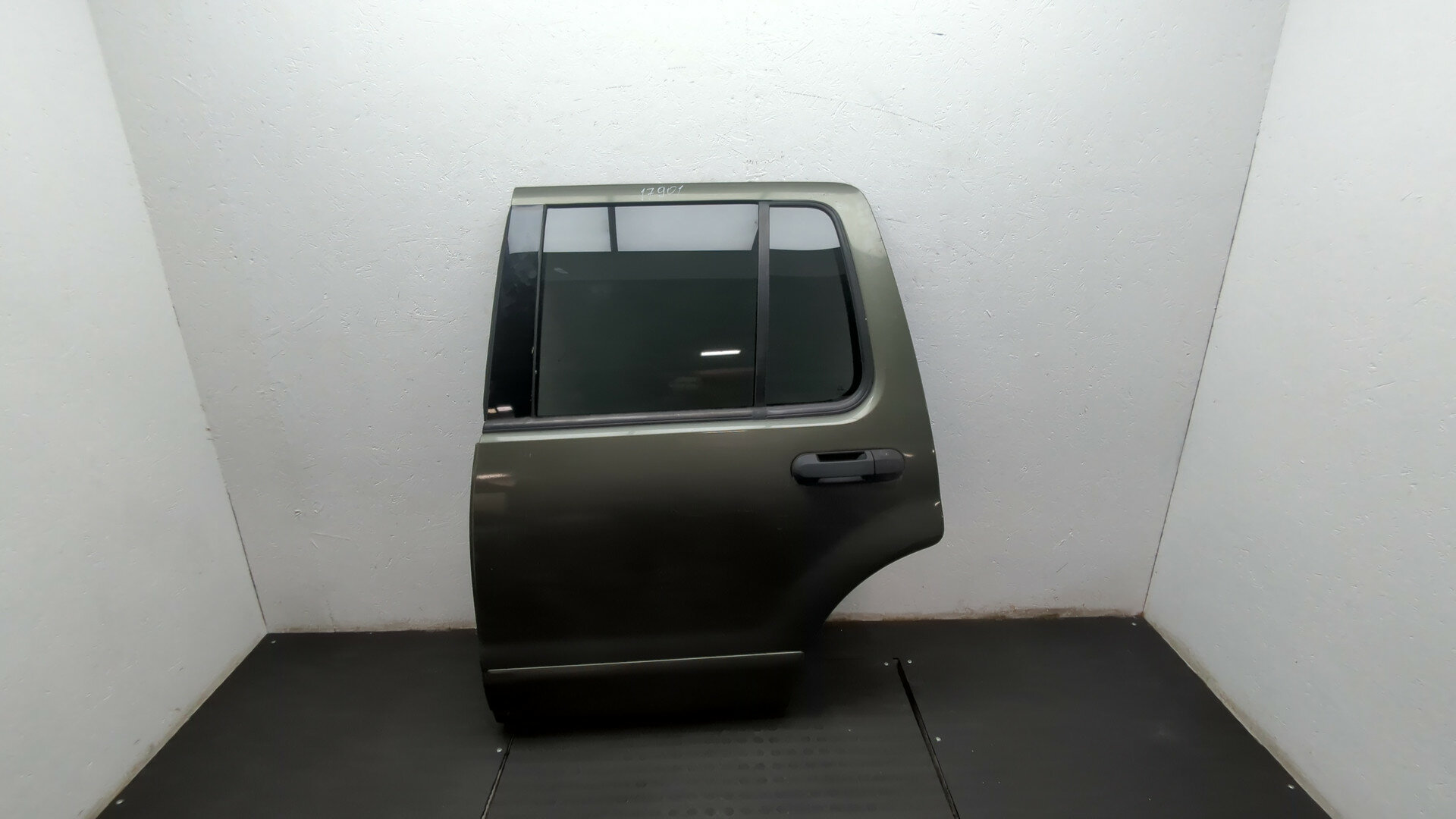 Дверь боковая (легковая) левая задняя Ford Explorer Б/У