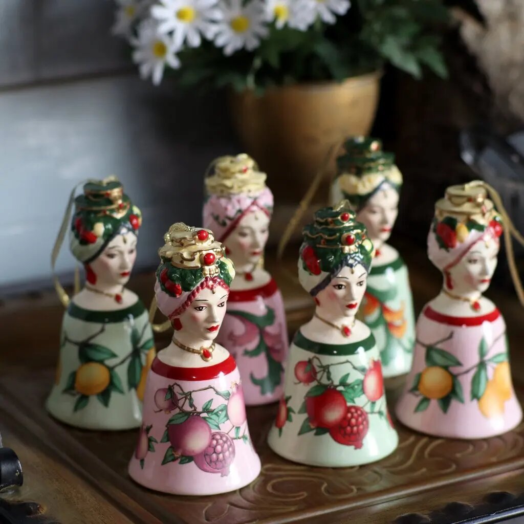 Керамический колокольчик с ретро-фигурками